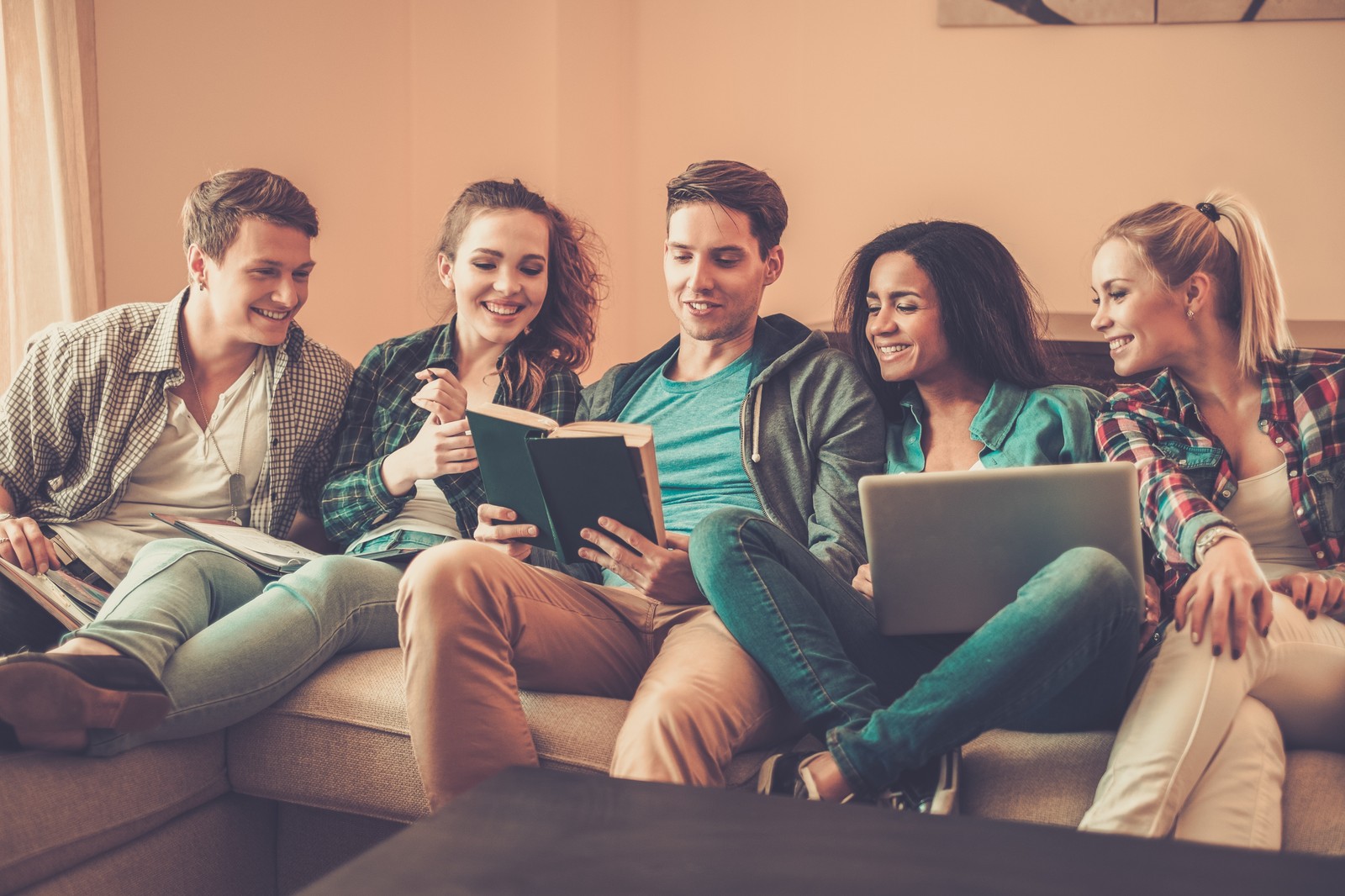 4 Benefits of Working With USH to Place Your Group | USH | Blog